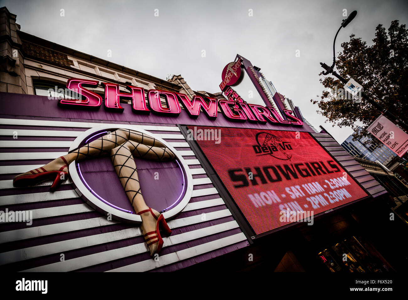 Showgirls hi-res stock photography and images - Alamy