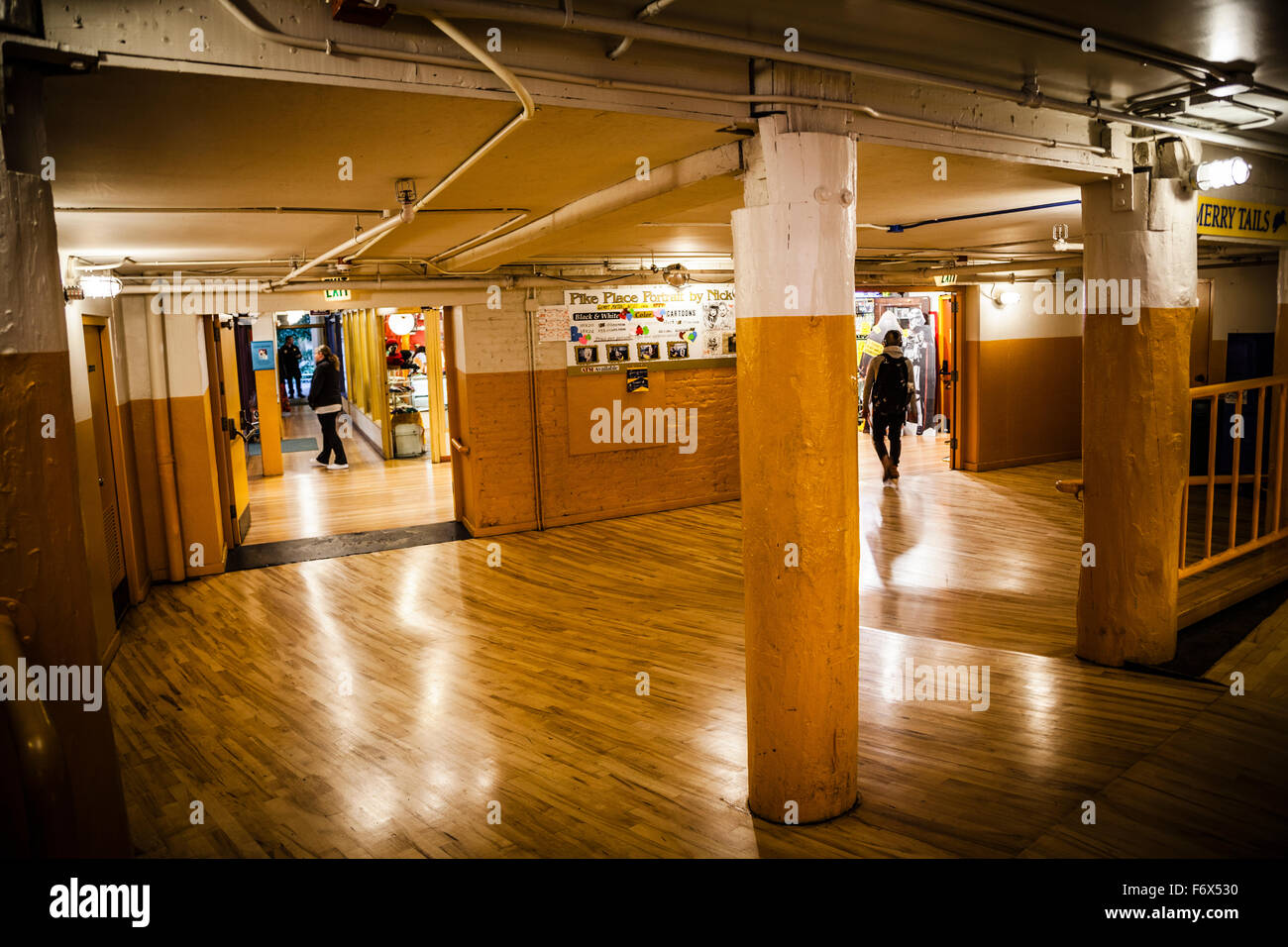 Shops inside public hi-res stock photography and images - Alamy