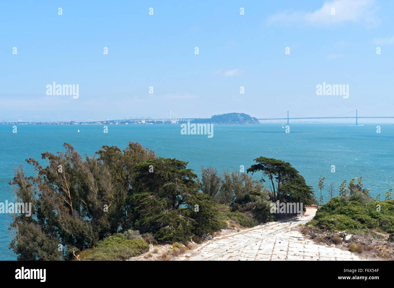 Alcatraz island and golden gate bridge hi-res stock photography and ...