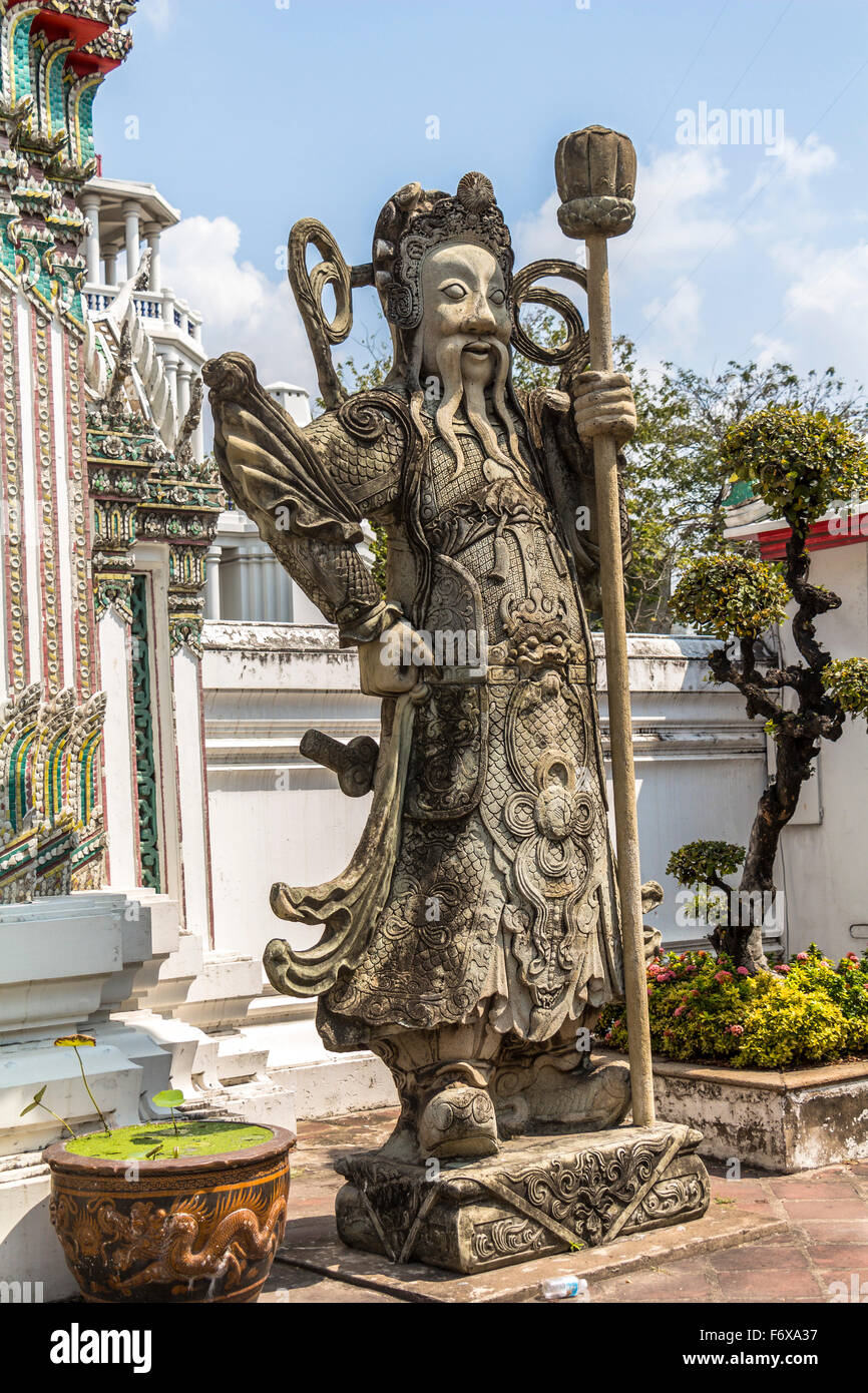 Thai temple guard Stock Photo - Alamy