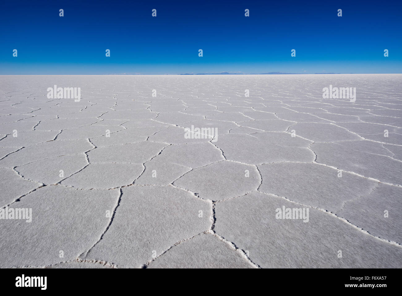 Hexagon patterns on the salt flats of Salar de Uyuni; Bolivia Stock ...