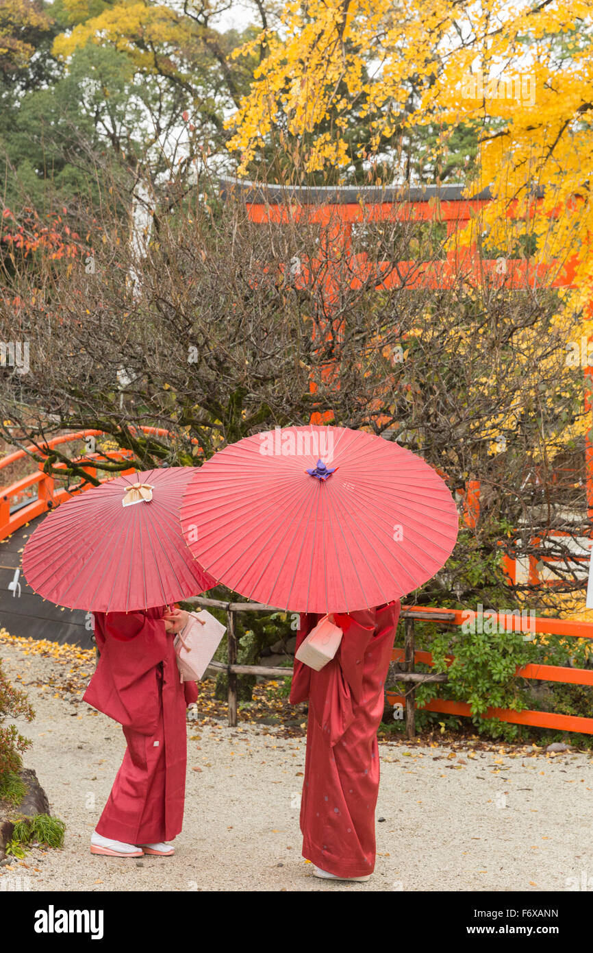 Japan Kyoto Traditionally dressed woman holding traditional wagasa oil ...