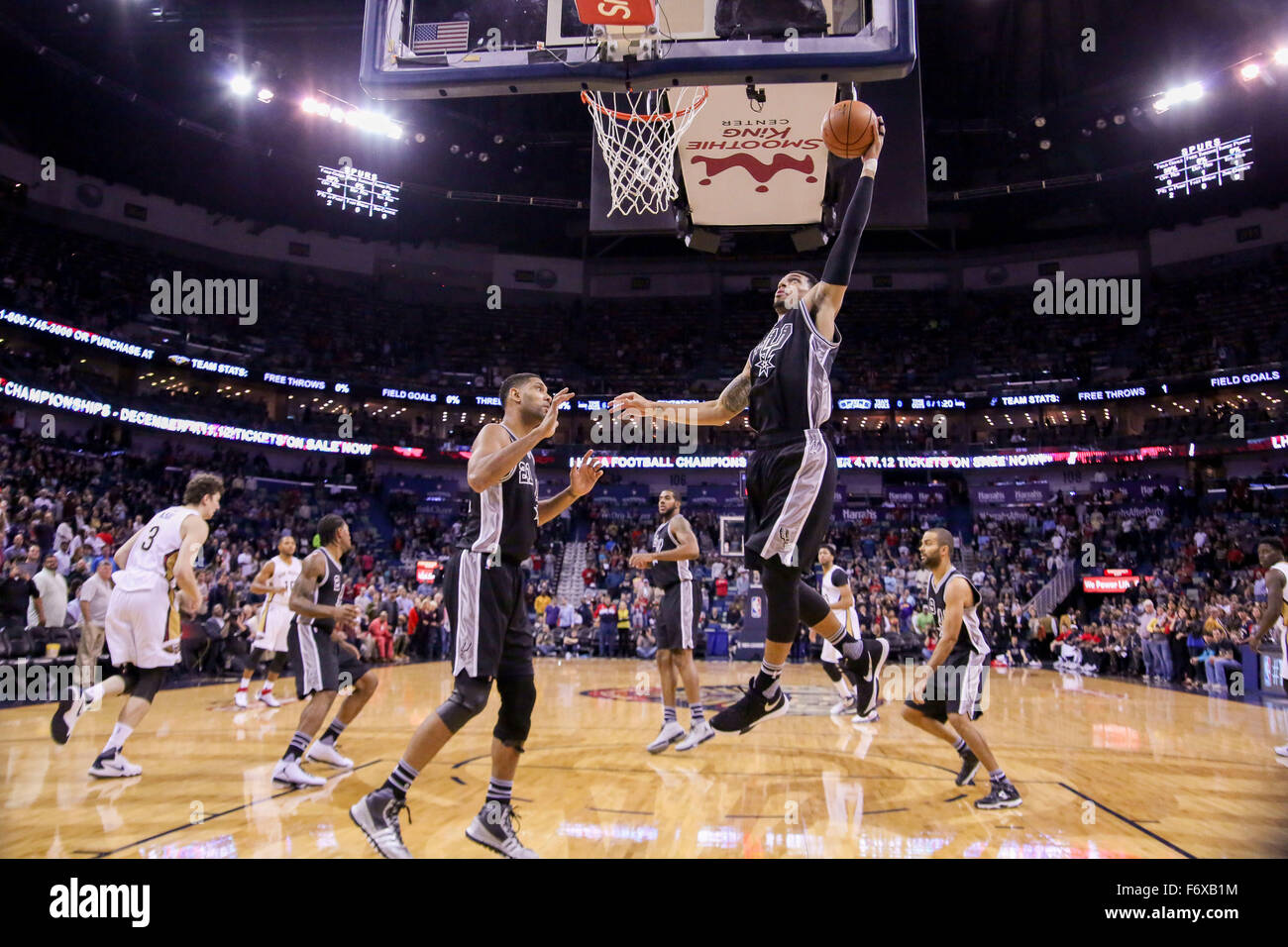 Tim duncan player basketball hi-res stock photography and images - Alamy