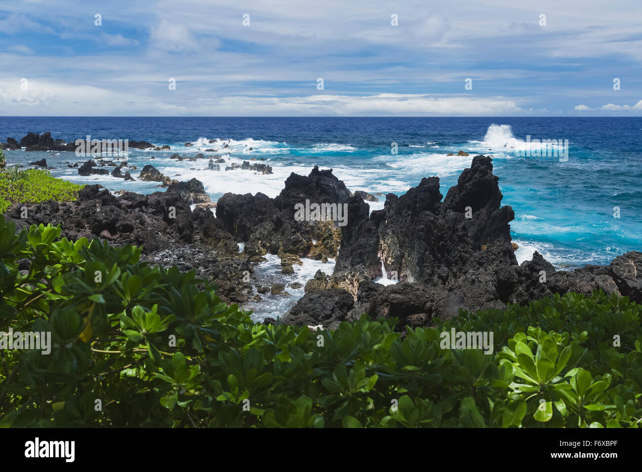 Surf at lava rock shore in Laupahoehoe Point County Park on Hamakua ...