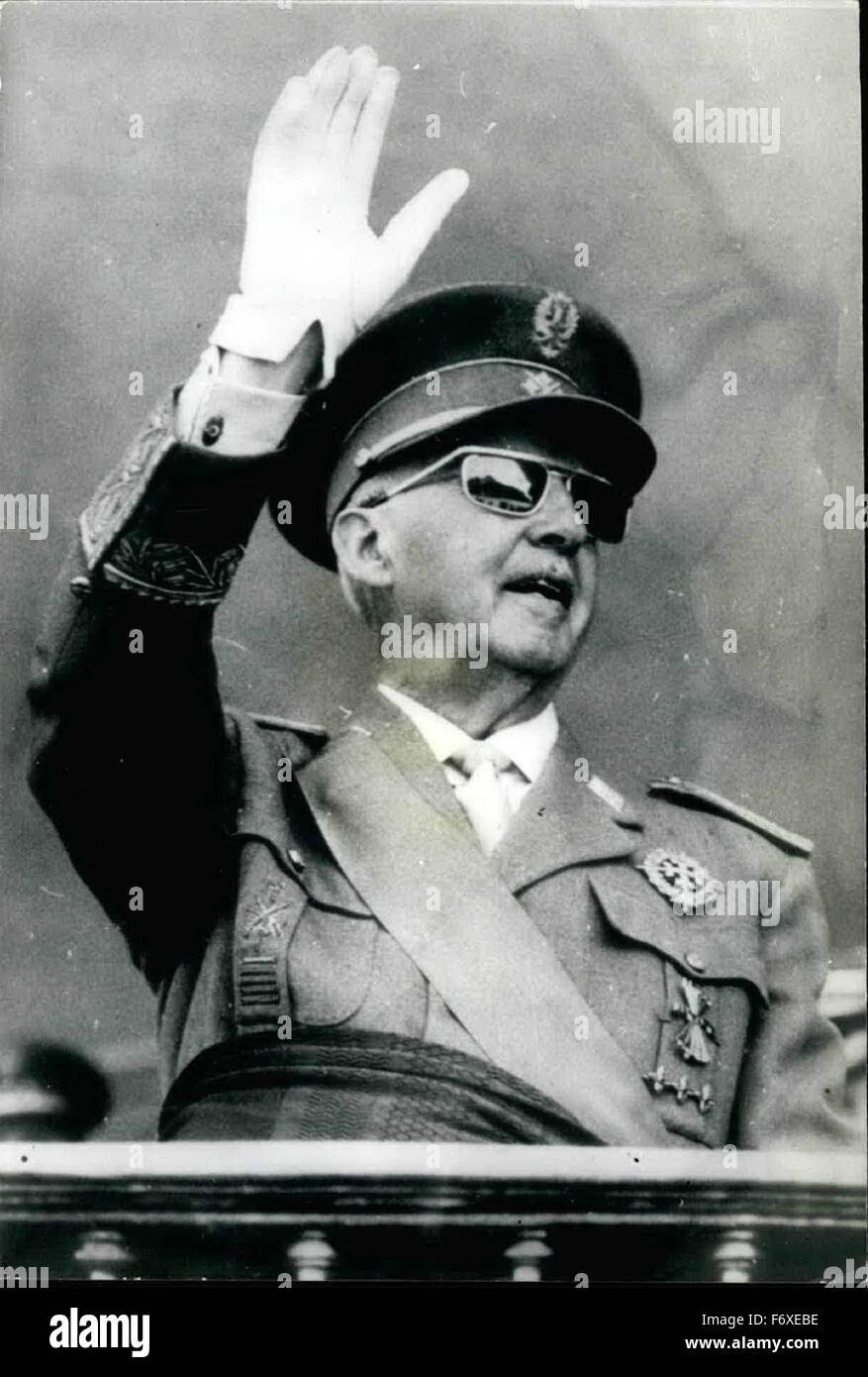 1972 - Francisco Franco saluting © Keystone Pictures USA/ZUMAPRESS.com ...