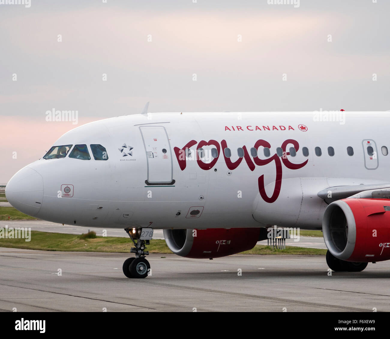 Airbus logo hi-res stock photography and images - Alamy