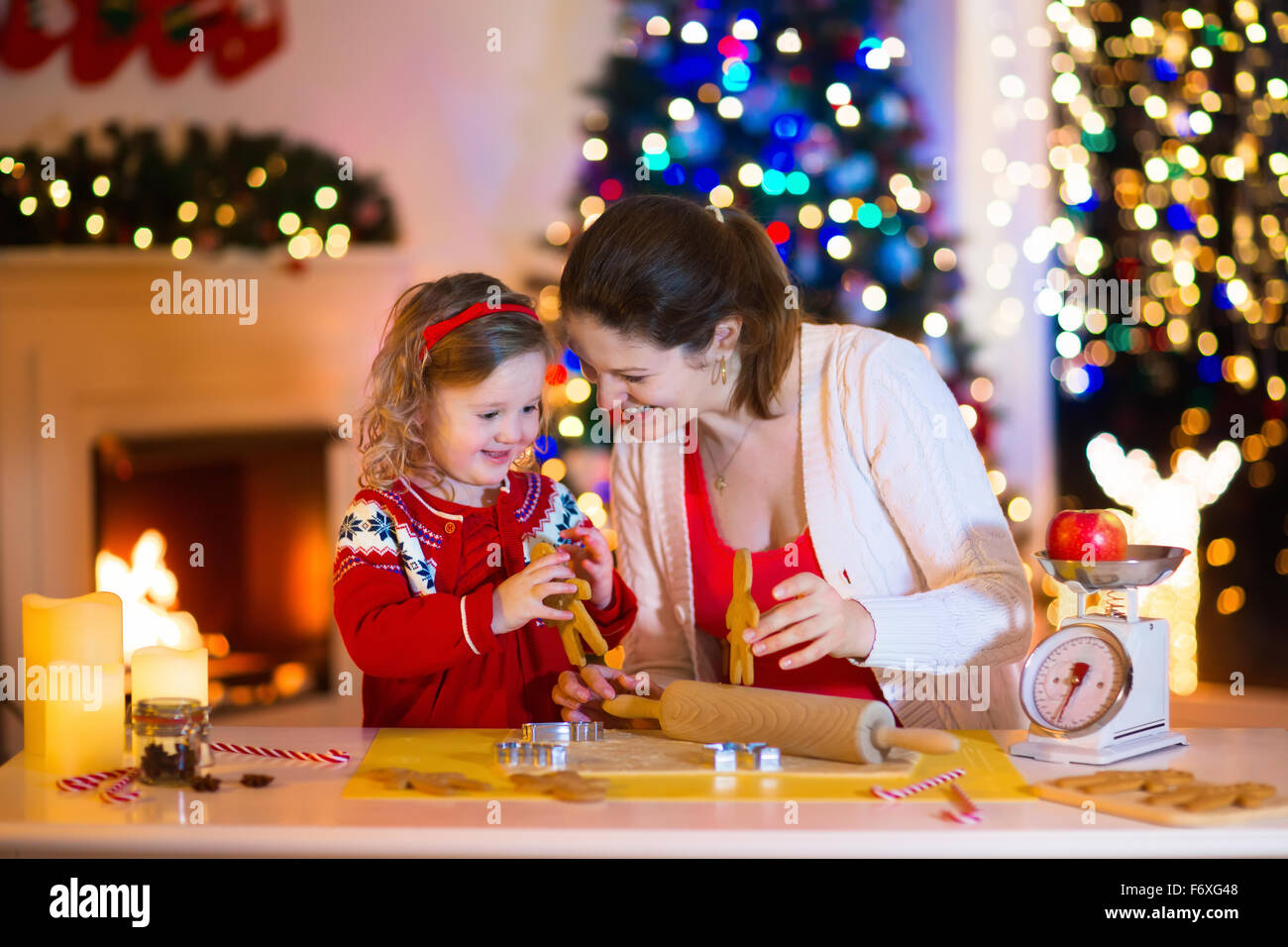 Children bake hi-res stock photography and images - Alamy