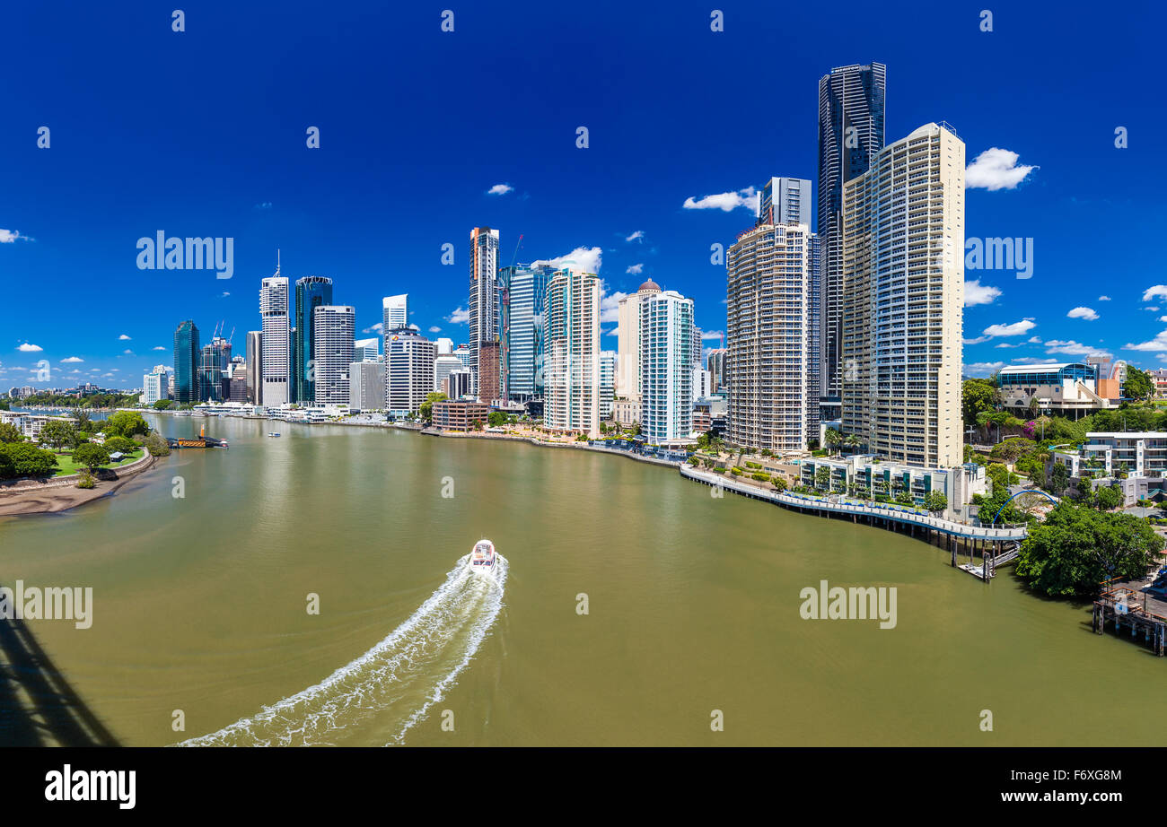 BRISBANE, AUS - NOV 18 2015: Panoramic view of Brisbane Skyline and the ...