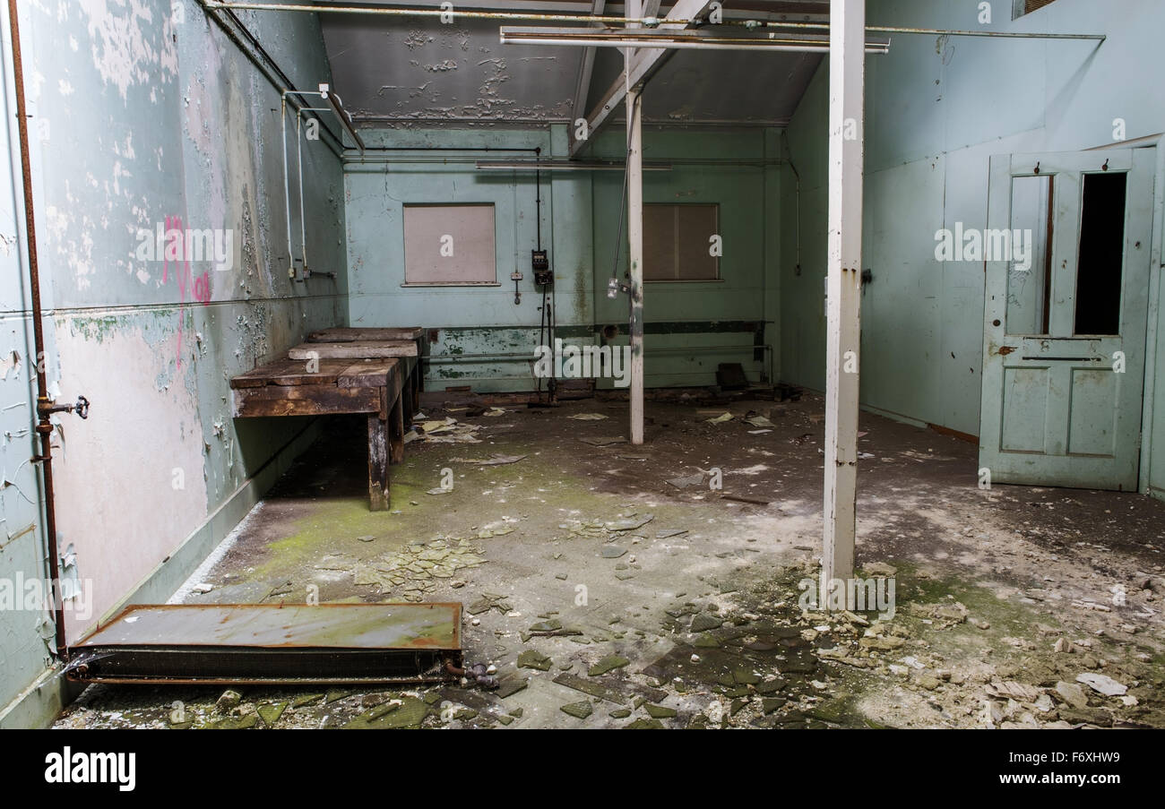 inside view of a deserted run down building Stock Photo - Alamy