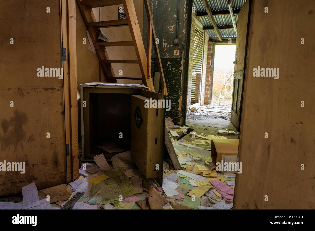 inside view of a deserted run down building Stock Photo - Alamy
