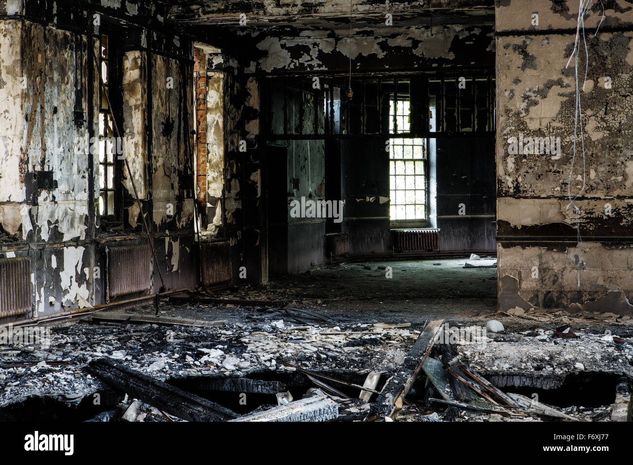 Burned down buildings hi-res stock photography and images - Alamy