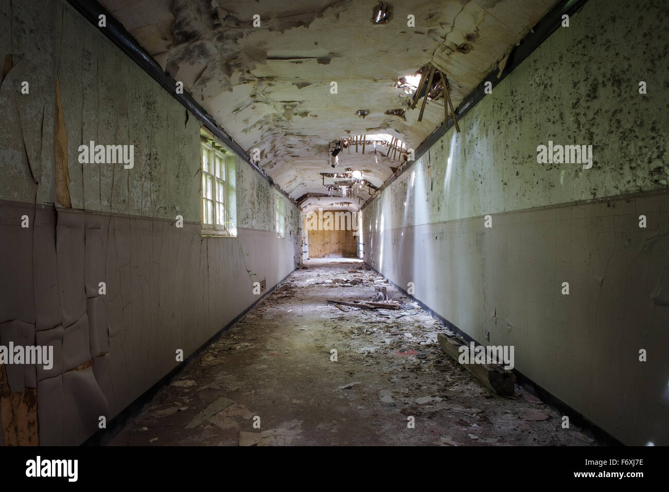 inside view of a deserted run down building Stock Photo - Alamy