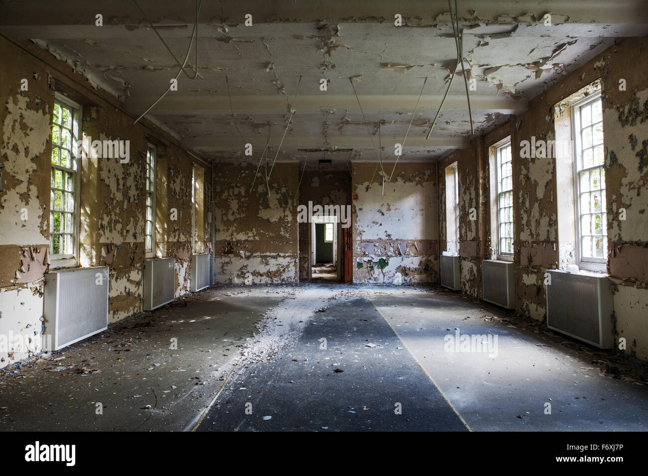 inside view of a deserted run down building Stock Photo - Alamy