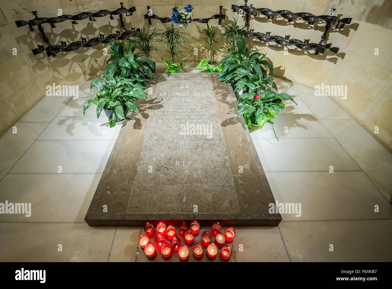 Antoni Gaudi tomb in Basilica and Expiatory Church of the Holy Family ...