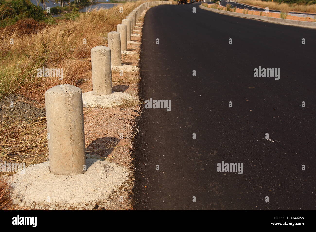 Tarring road hi-res stock photography and images - Alamy