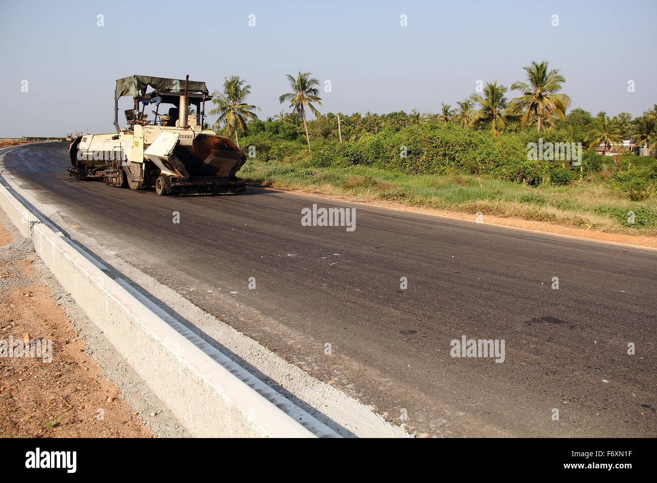 Tarring road hi-res stock photography and images - Alamy