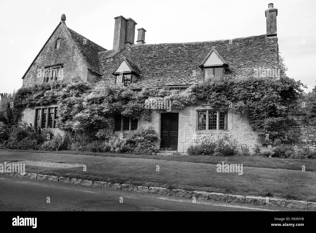 Cotswold stone cottage garden in Black and White Stock Photos & Images ...