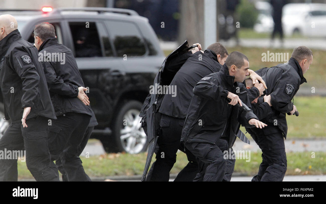 Belgrade, Serbia. 21st Nov, 2015. Special military police units ...