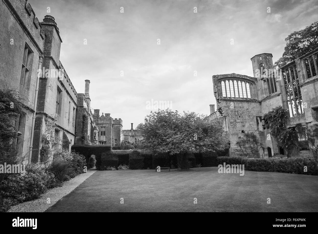 View of medieval castle ruins in castle grounds at Sudeley Castle Stock ...