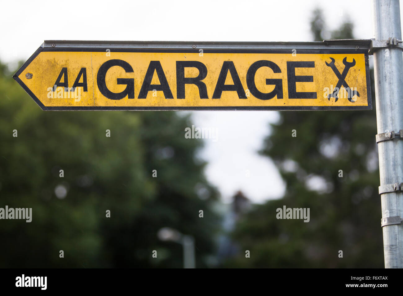 Color image of a garage indicator sign Stock Photo - Alamy