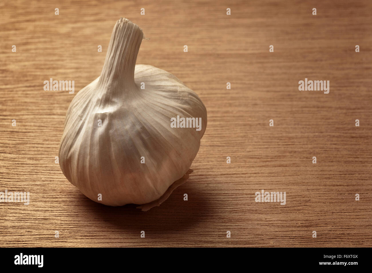 single garlic clove shot on a wooden background Stock Photo - Alamy