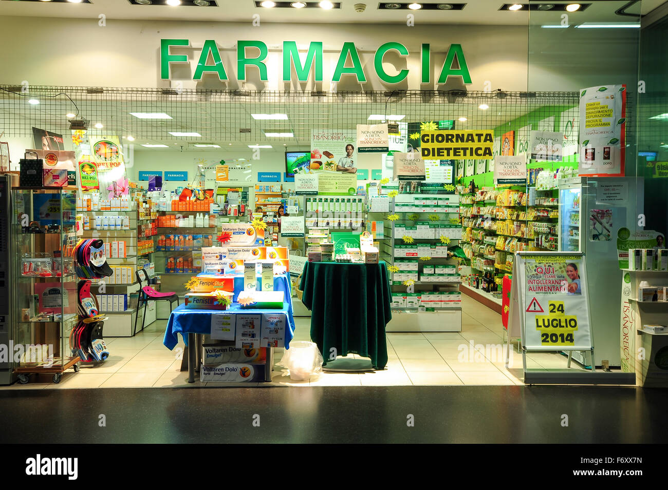 Drug mart interior hi-res stock photography and images - Alamy