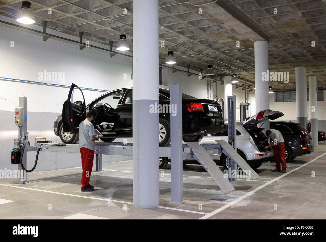 Mechanical workshop hi-res stock photography and images - Alamy