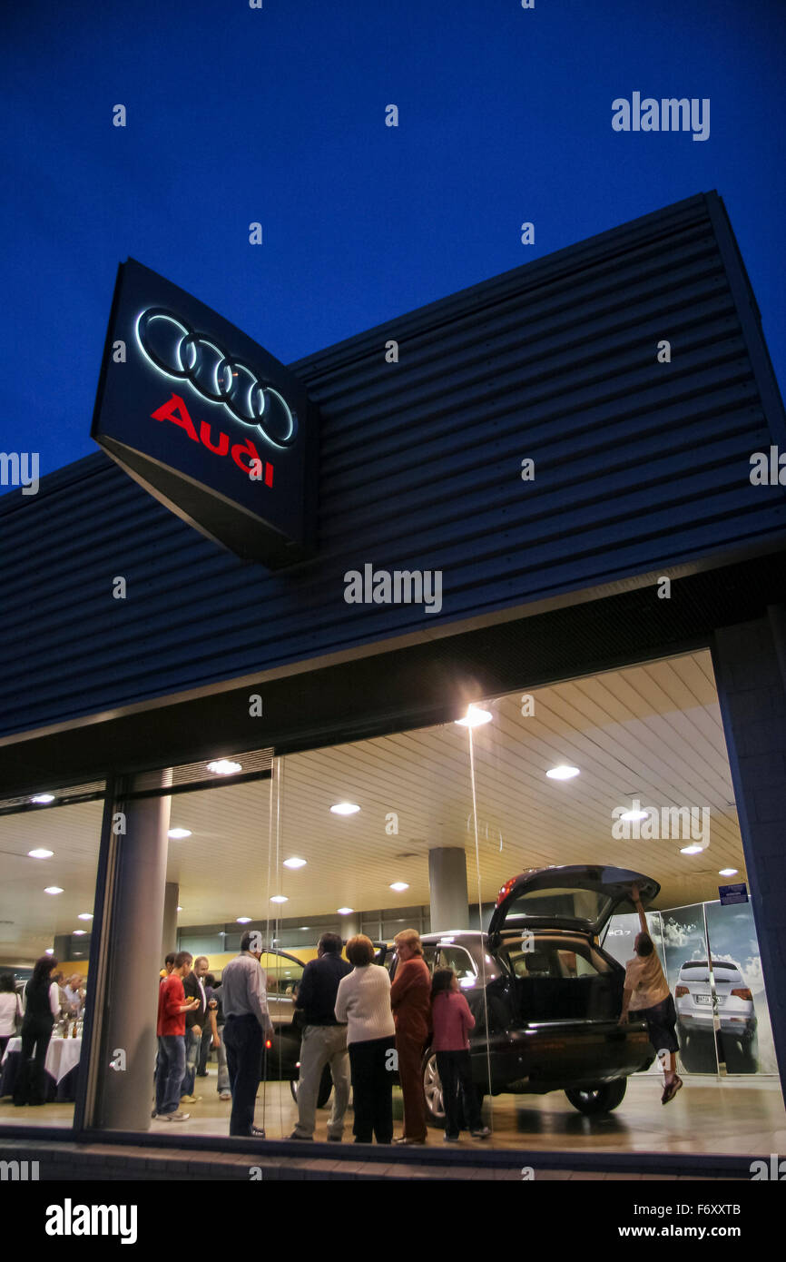 Audi car dealership Stock Photo - Alamy