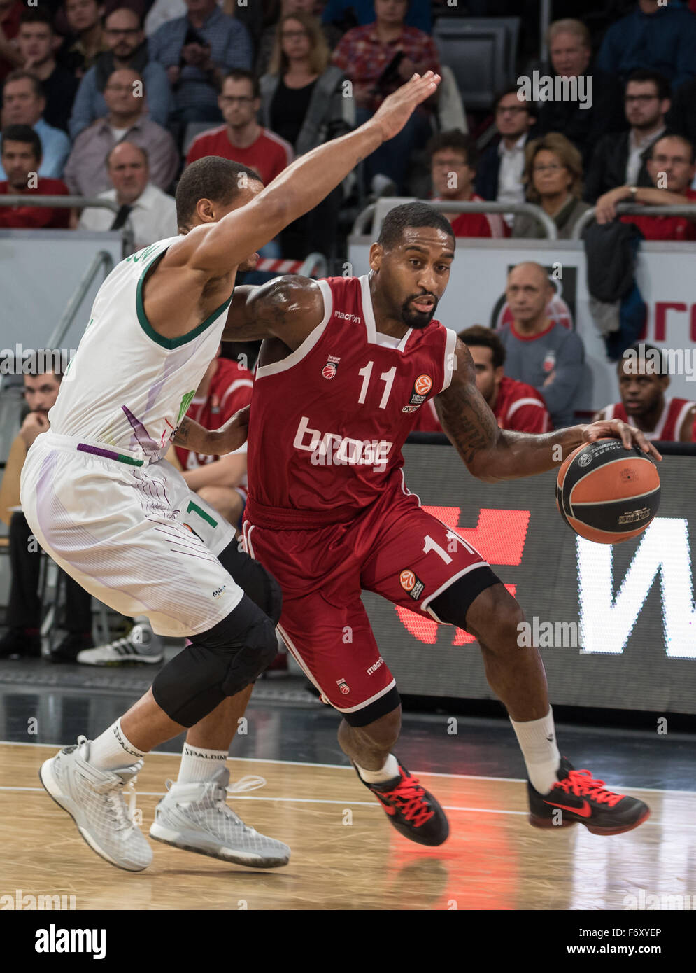 Bamberg, Germany. 20th Nov, 2015. Bamberg's Bradley Wanamaker (r) and ...