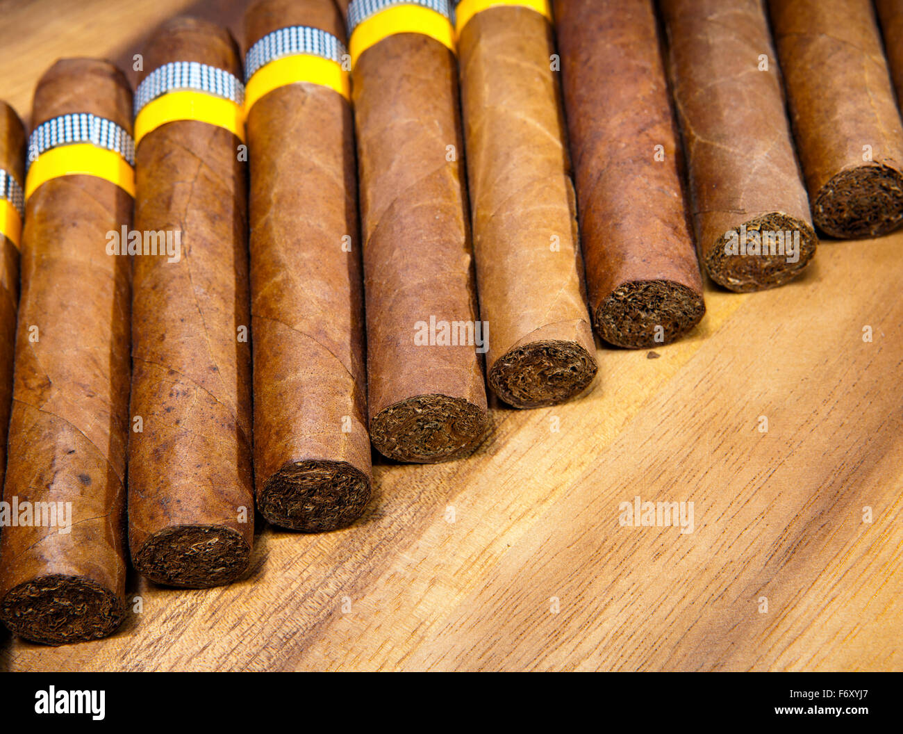 Hand rolled cigars cuba hi-res stock photography and images - Alamy