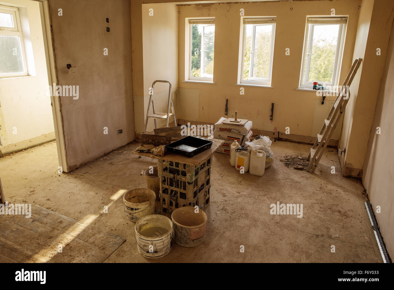 Crumbling ceiling hi-res stock photography and images - Alamy