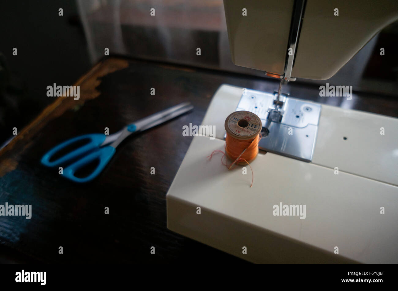 Sewing machine scissors hi-res stock photography and images - Alamy