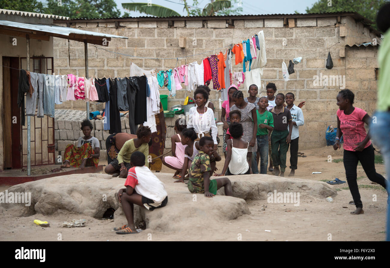 Lusaka, Zambia. 20th Nov, 2015. Children play in the Garden Compound ...