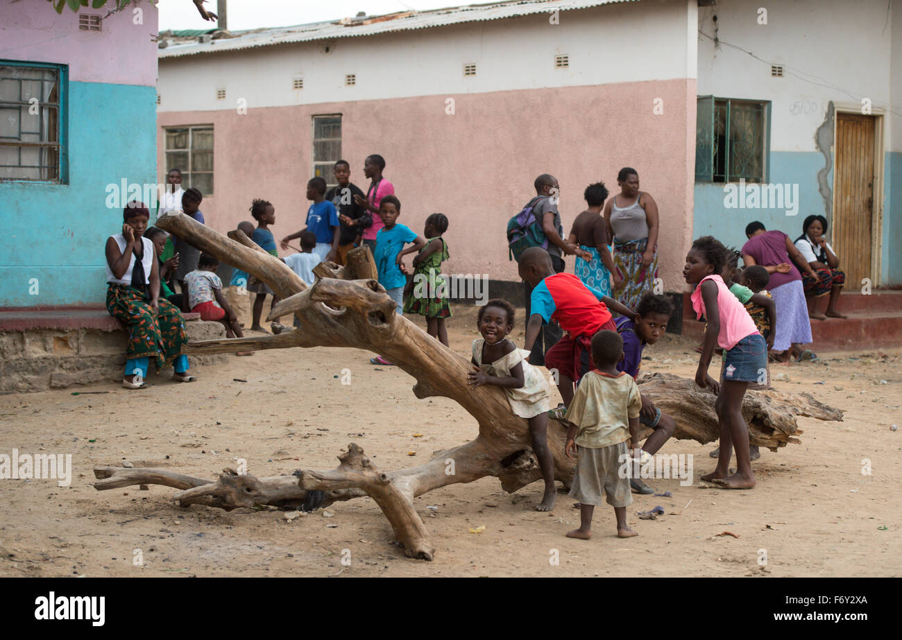 Lusaka, Zambia. 20th Nov, 2015. Children play in the Garden Compound ...