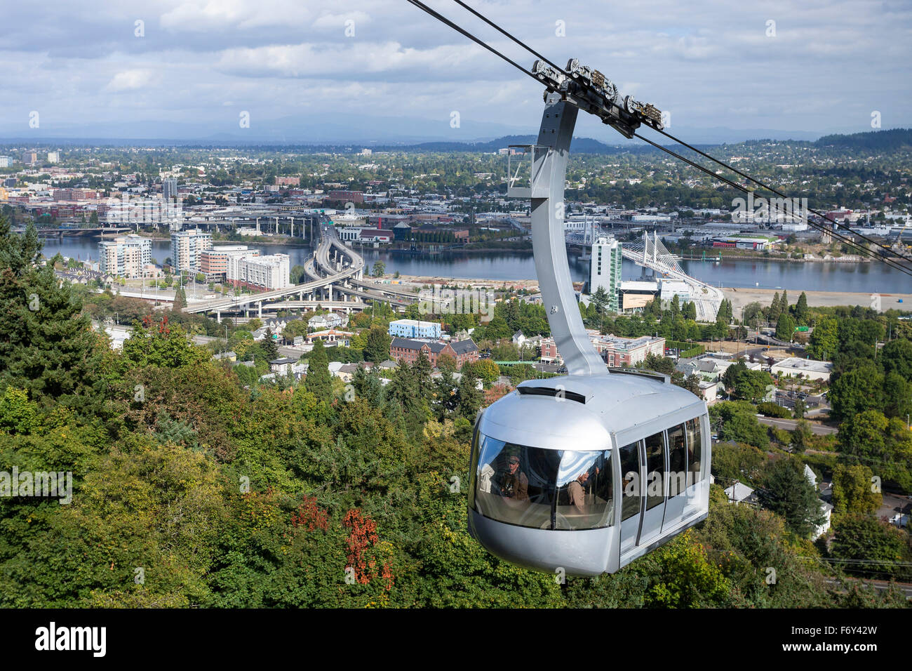 The Aerial Tram arrives overlooking Portland, Oregon Stock Photo - Alamy
