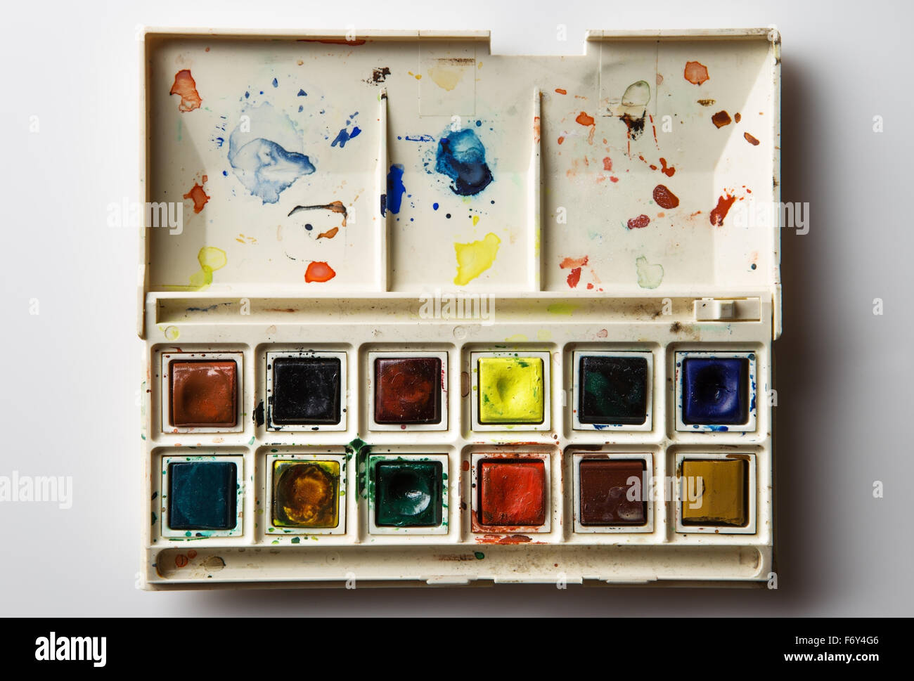 old well used artist watercolour paints set Stock Photo - Alamy