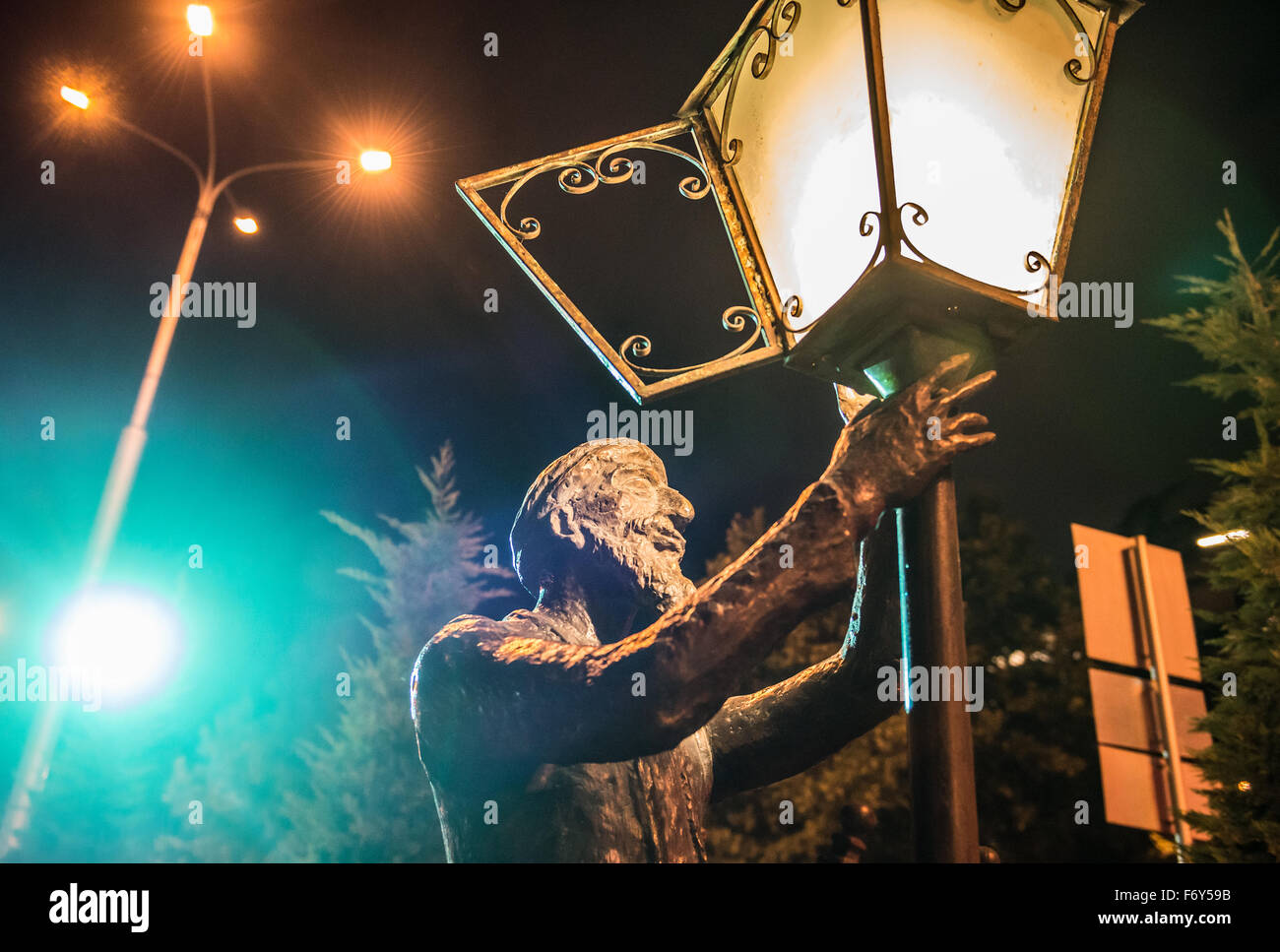 Street lamp lighter hi-res stock photography and images - Alamy