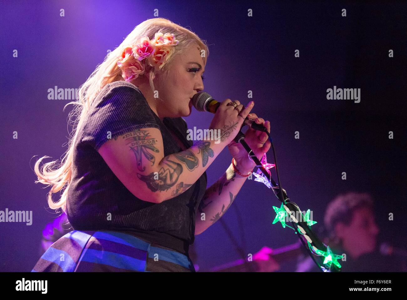 Madison, Wisconsin, USA. 20th Nov, 2015. Musician ELLE KING performs ...