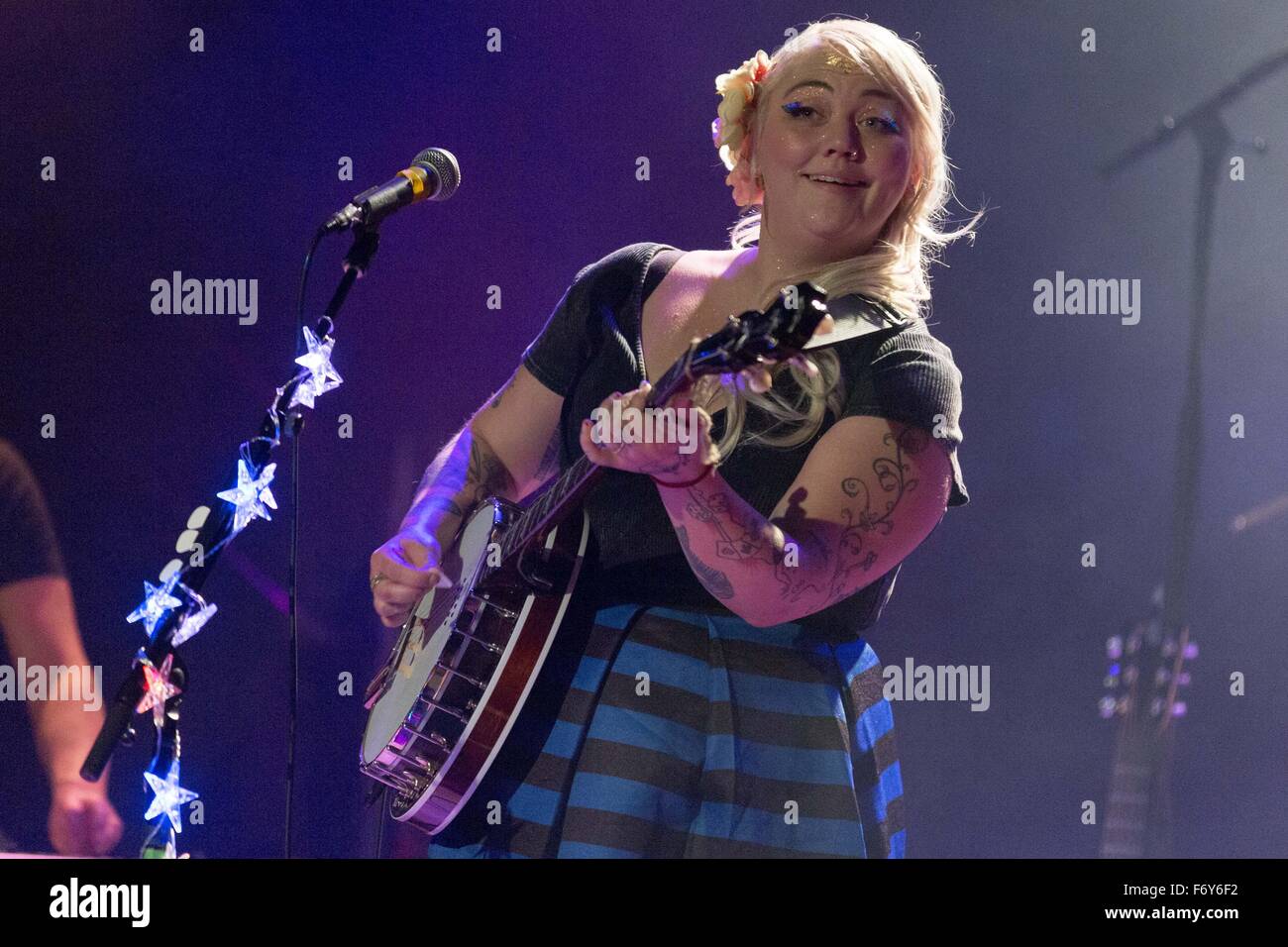 Madison, Wisconsin, USA. 21st Nov, 2015. Musician ELLE KING performs ...