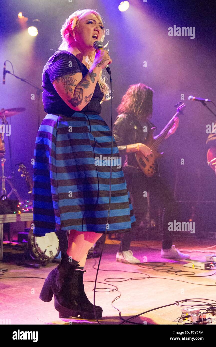 Madison, Wisconsin, USA. 21st Nov, 2015. Musician ELLE KING performs ...