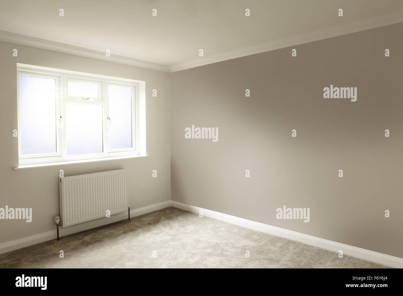 Empty plain painted room in a house with no furniture Stock Photo - Alamy