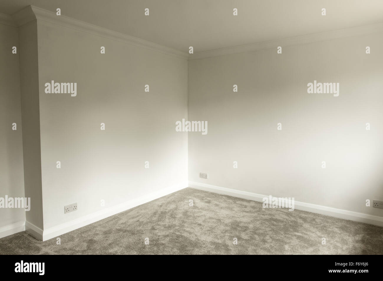 Empty plain painted room in a house with no furniture Stock Photo - Alamy