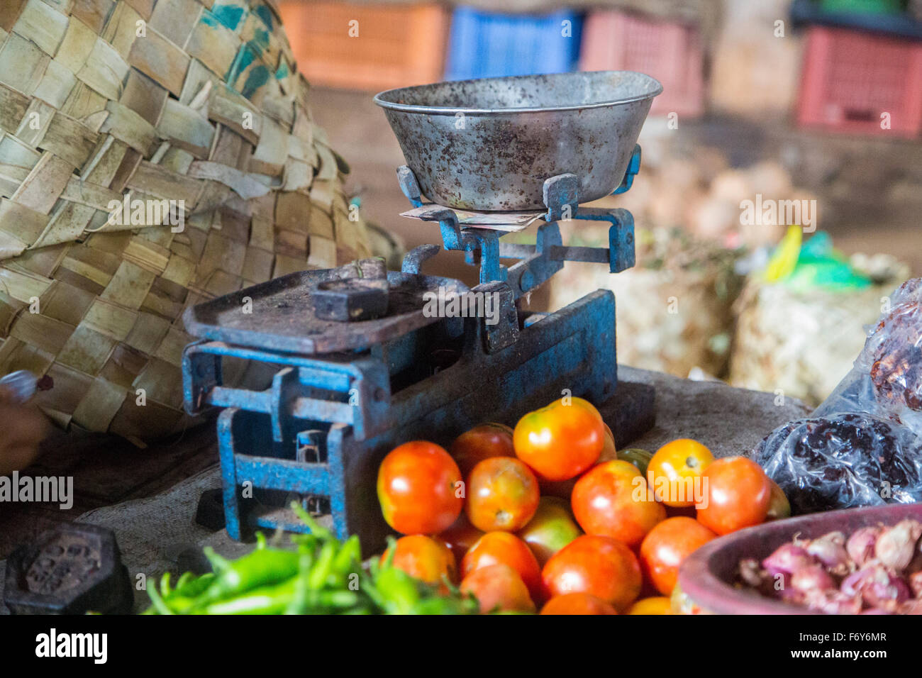 Balance scale and india market hi-res stock photography and images - Alamy