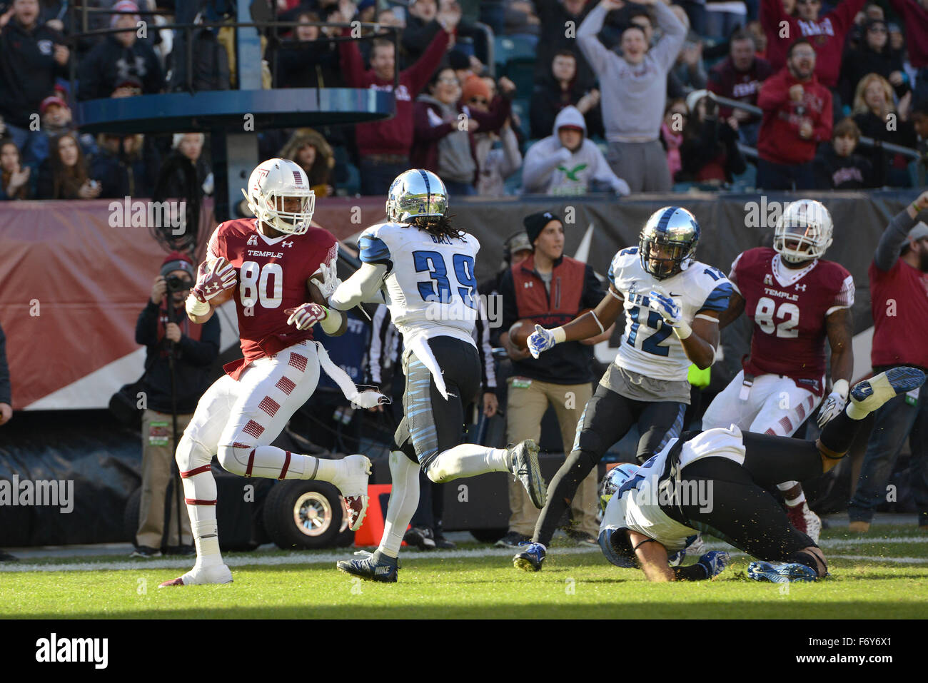 Philadelphia, Pennsylvania, USA. 21st Nov, 2015. Temple Owls tight end ...