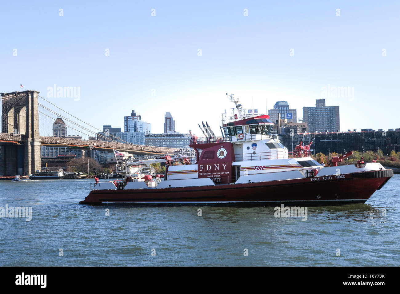 Fdny fire boat hi-res stock photography and images - Alamy
