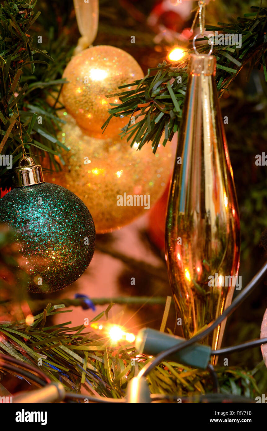 Sparkly christmas decorations hi-res stock photography and images - Alamy