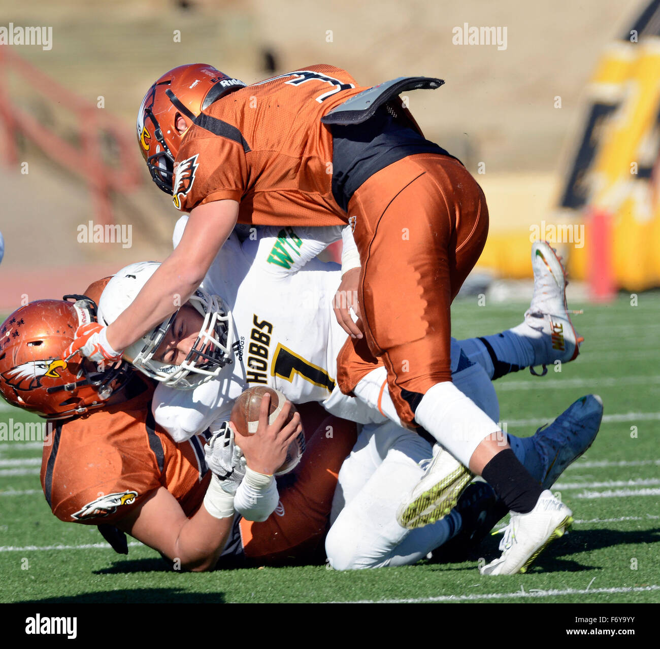 Albuquerque, NM, USA. 21st Nov, 2015. Hobbs' quarterback #7 Isaac Amaya ...