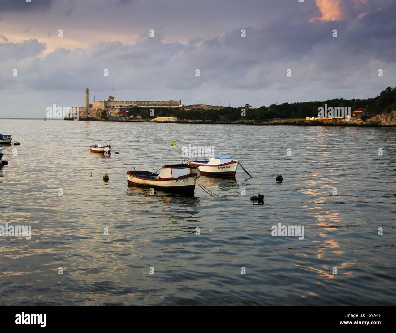 Havana docks hi-res stock photography and images - Alamy