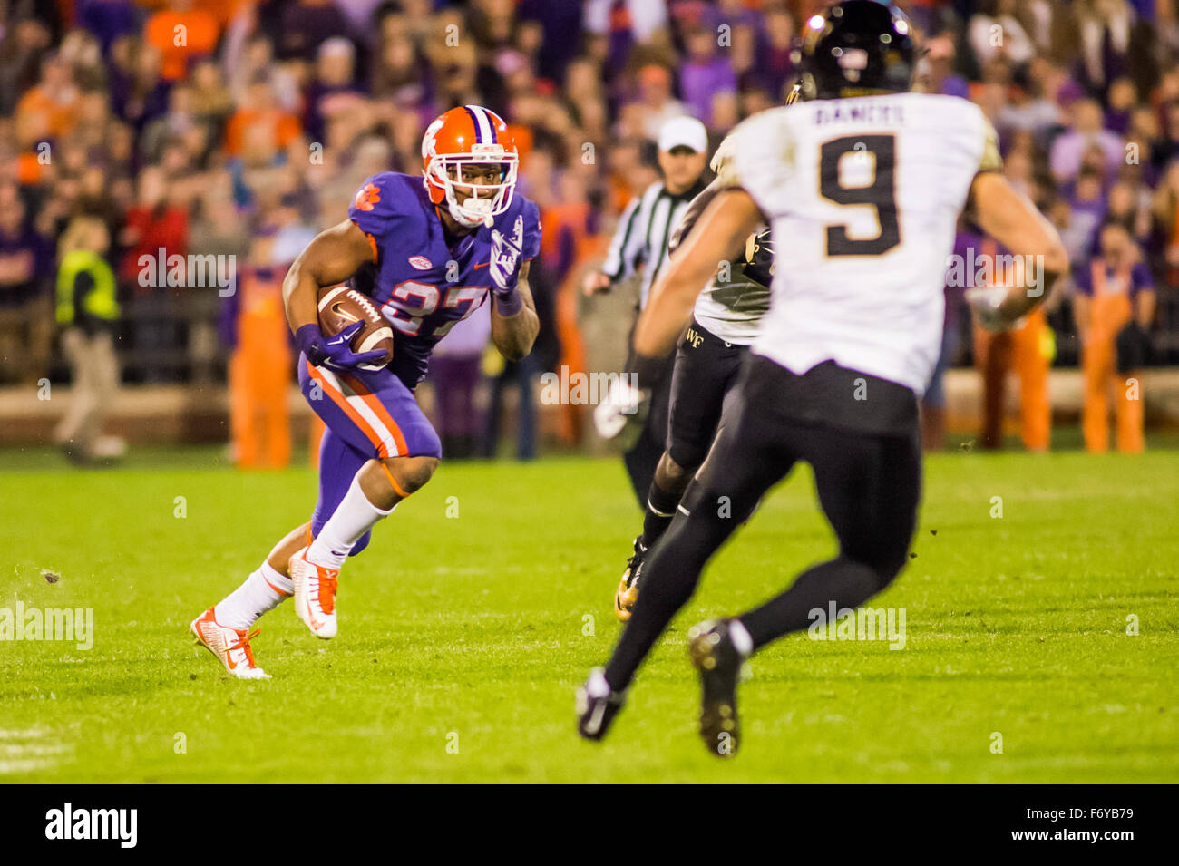 Clemson, SC, USA. 21st Nov, 2015. Clemson Tigers running back C.J ...