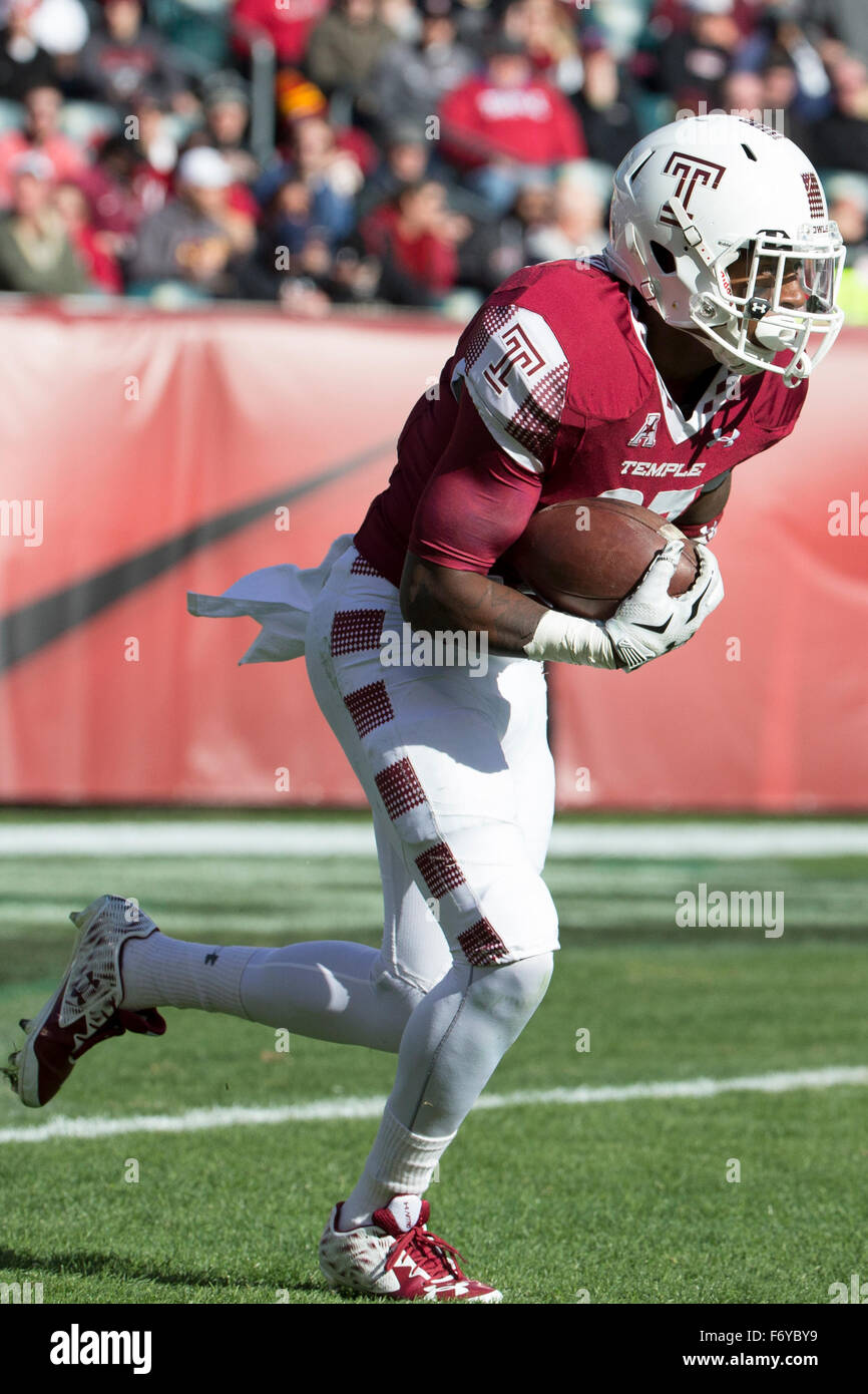 Philadelphia, Pennsylvania, USA. 21st Nov, 2015. Temple Owls running ...